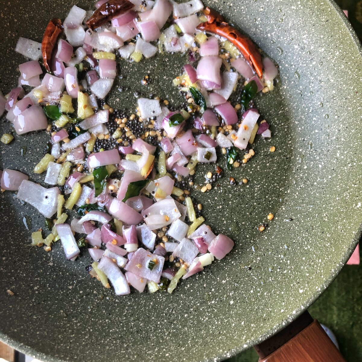 Uppumav/Upma (Spiced Semolina) - The Familiar Kitchen