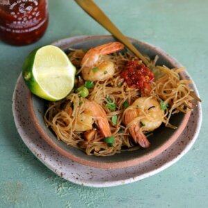 Shrimp & Veggie Rice Noodles - The Familiar Kitchen